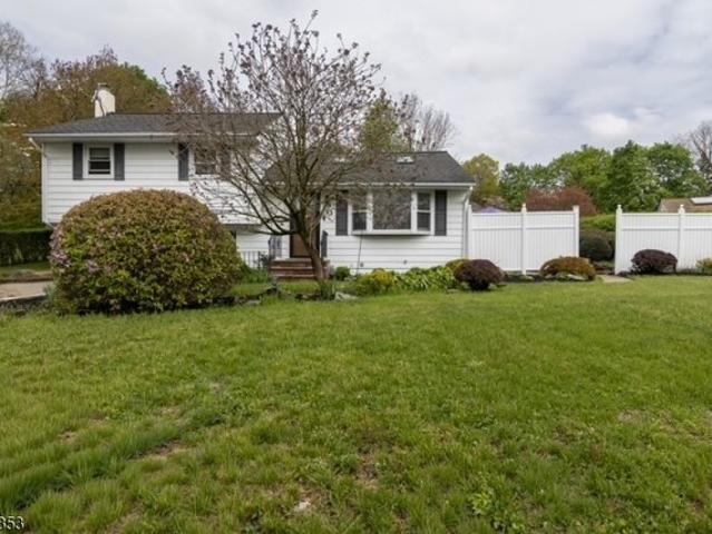 33 Marudy Dr, Clinton, NJ 08809