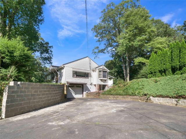33 Mountain Rd, Tuxedo Park, NY 10987 | MLS #971832 | Compass