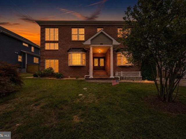 33 N Donelson St, Alexandria, VA 22304