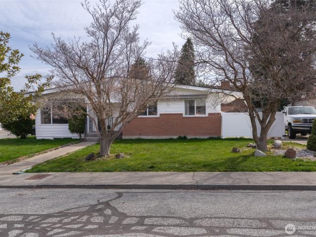 33 N Furney St, Wenatchee, WA 98801 | MLS #2502 | Compass