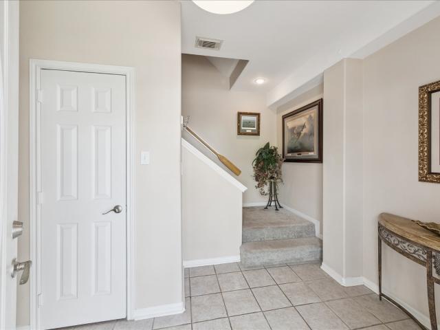 33 N Flamingo Street