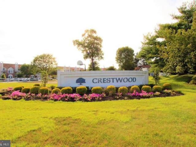 33 Natalie Ct, Levittown, PA 19057