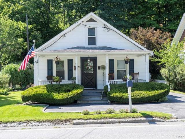 33 North Ave, Pleasant Valley, NY 12569