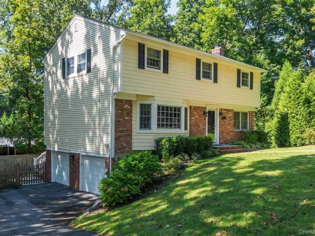33 Northwood Cir, Huntington, NY 11743 | MLS #962635 | Compass