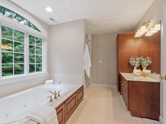 33 Nutmeg Ln, North Andover, MA 01845 | MLS #73540