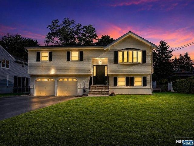33 Oak Ave, Pequannock Township, NJ 07440
