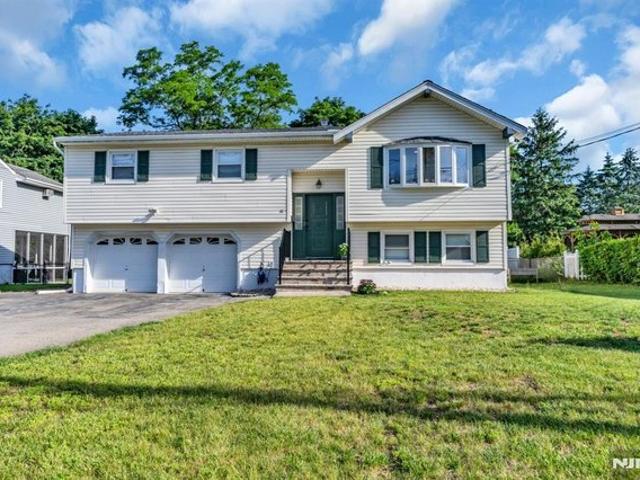 33 Oak Ave, Pequannock Township, NJ 07440