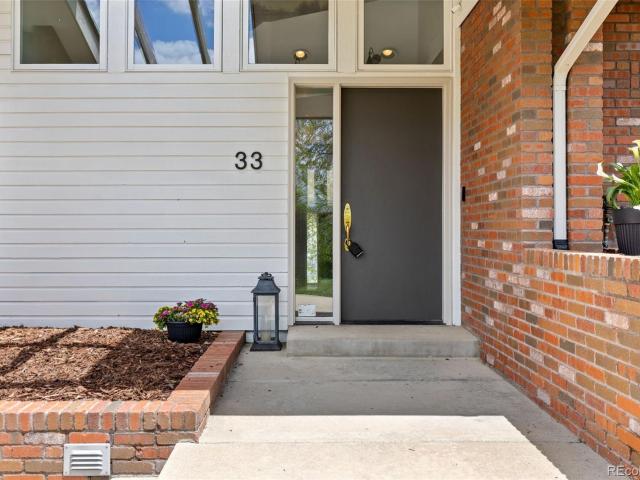 33 Oakridge Drive