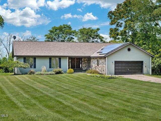33 Oriel Ln, East Greenbush, NY 12144