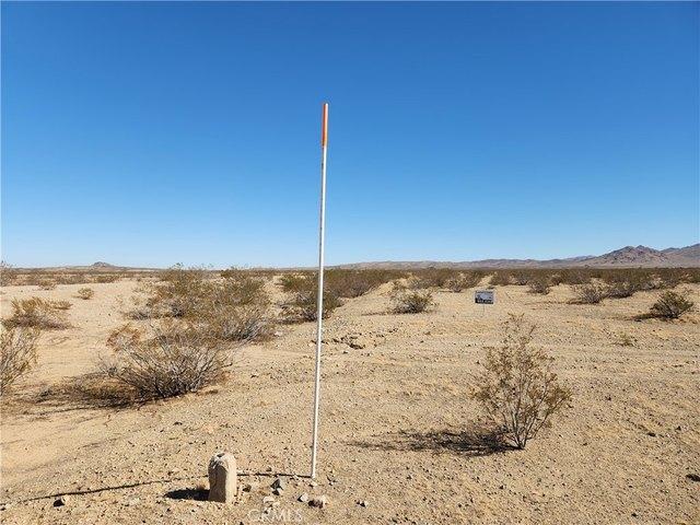 33 Panamint Trl, Helendale, CA 92342