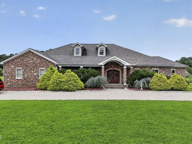 33 Parkside Way, Millstone, NJ 08535