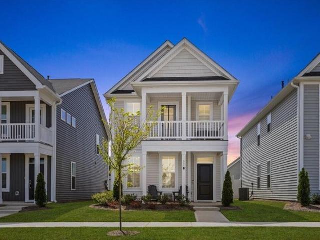 33 Pear Blossom Pkwy, Clayton, NC 27520