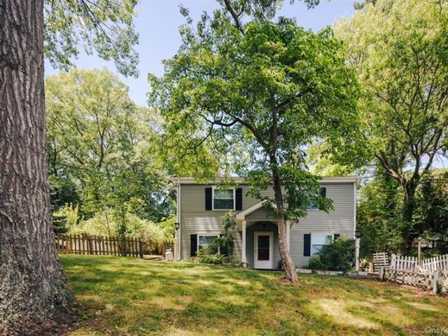 33 Port Washington Rd, Sound Beach, NY 11789