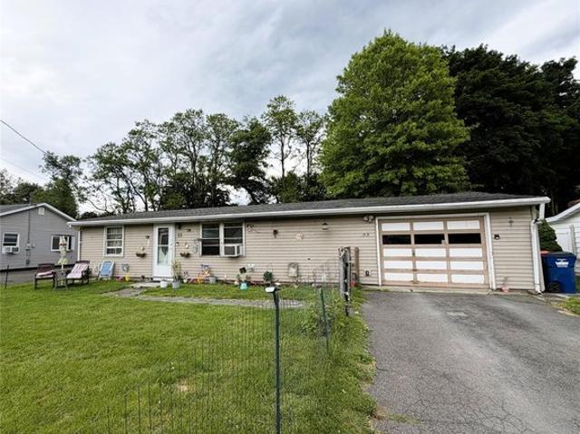 33 Plattekill Dr, Mount Marion, NY 12456