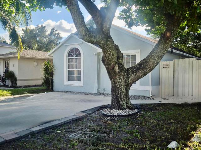 33 Plumage Ln, West Palm Beach, FL 33415 | MLS #R11131