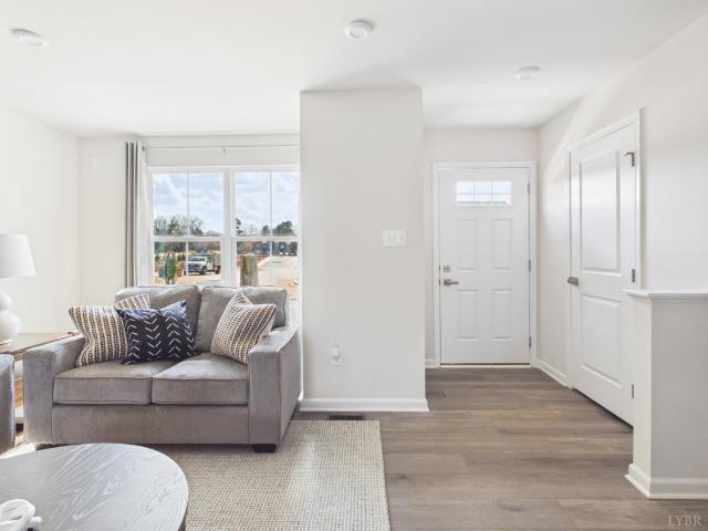 33 Ranwell Road