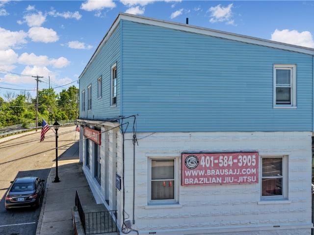 33 Railroad Avenue