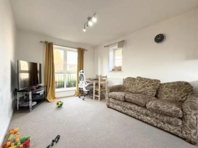 33 Rathbone Crescent
