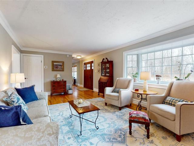 33 Ridgebury Road
