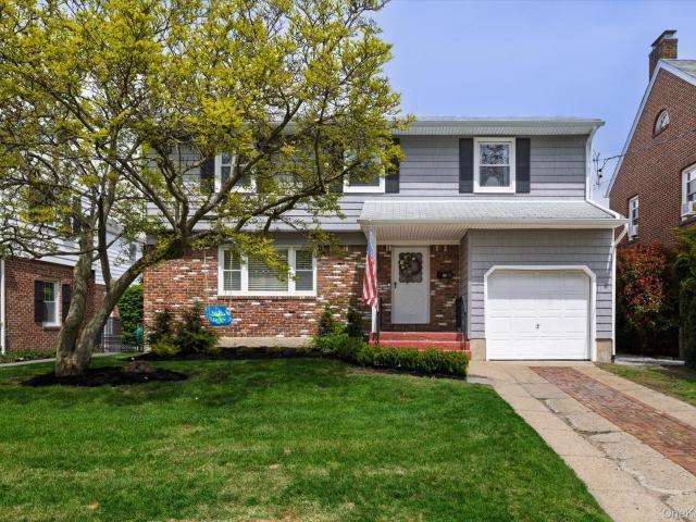 33 Rodney Pl, Rockville Centre, NY 11570 | MLS #992929 | Compass