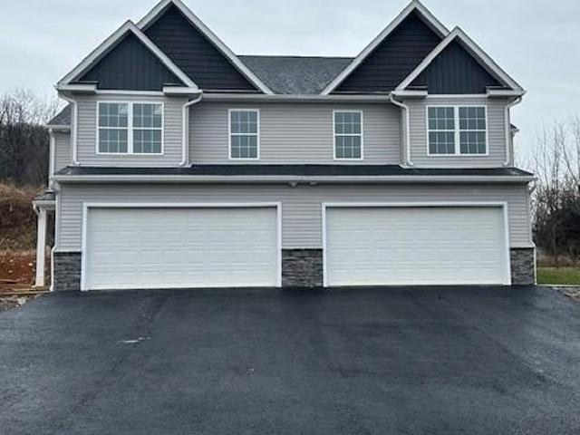 33 Rosalies Way, Temple, PA 19560
