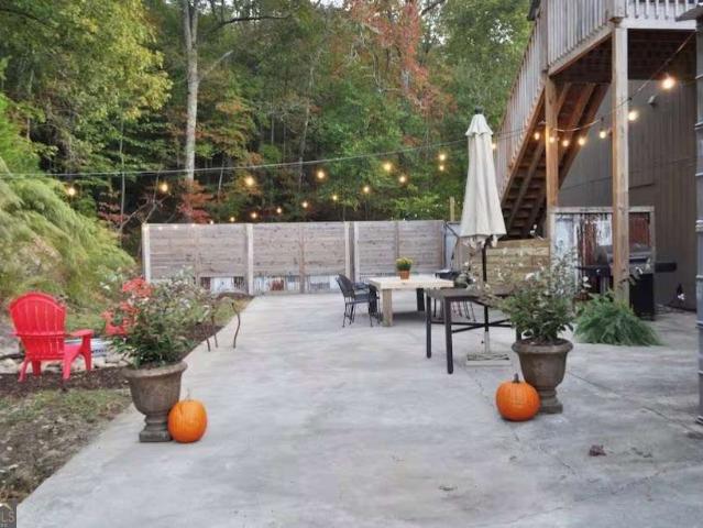 33 Rose Petal Lane