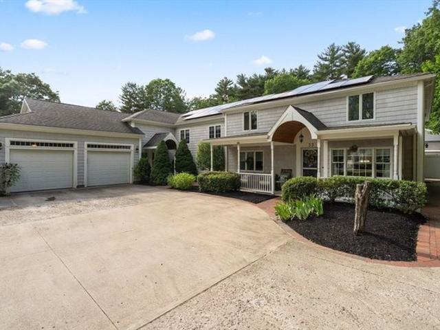 33 Russell Rd, Hanover, MA 02339