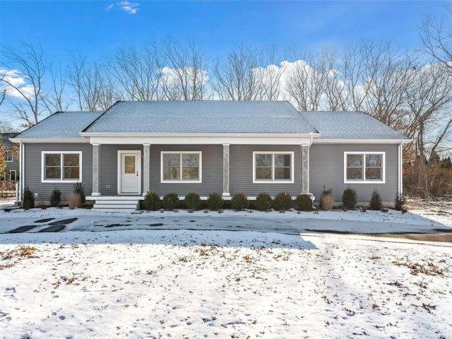 33 S Country Rd, Westhampton Beach, NY 11978