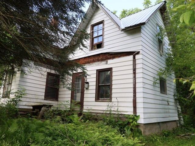 33 S Pearl St, Malone, NY 12953