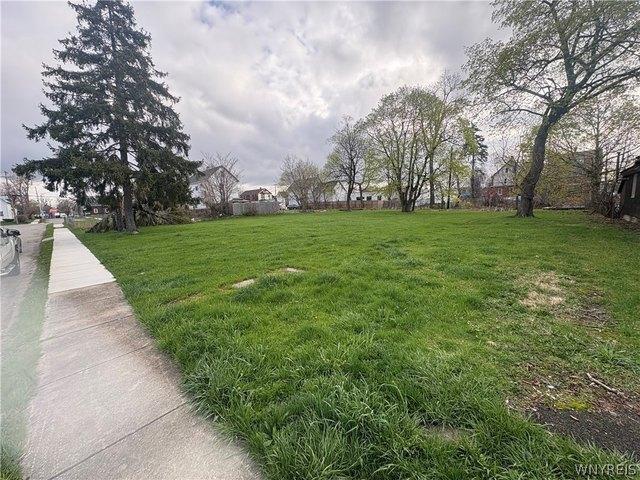33 Sanford St, Buffalo, NY 14214