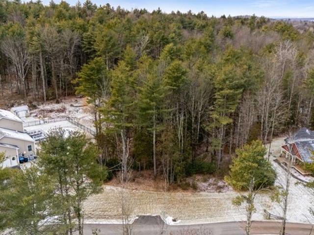 33 Seymour Rd, Colchester, VT 05446