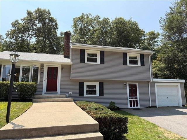 33 Shirley Dr, Cumberland, RI 02864