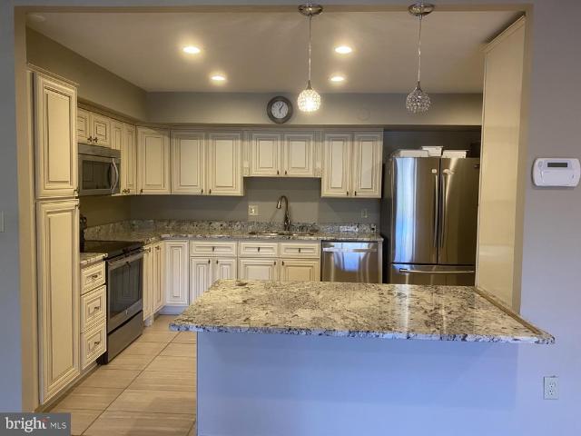 33 Stonehenge Circle