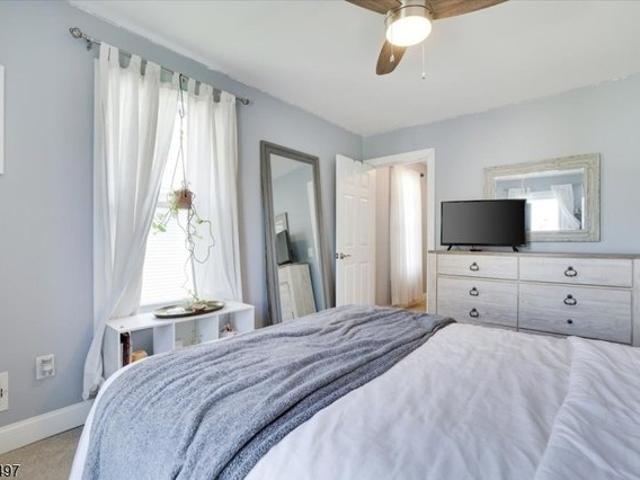 33 State St, Washington, NJ 07882
