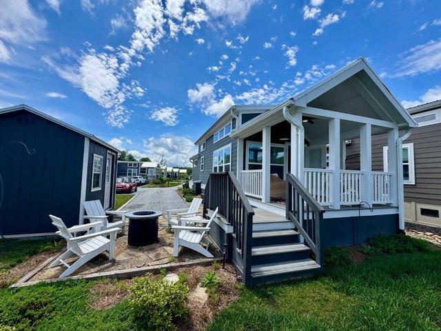 33 Strolling Easy Ln, Flat Rock, NC 28731