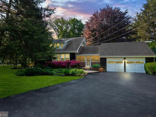 33 Summer Ave, Burlington, NJ 08016
