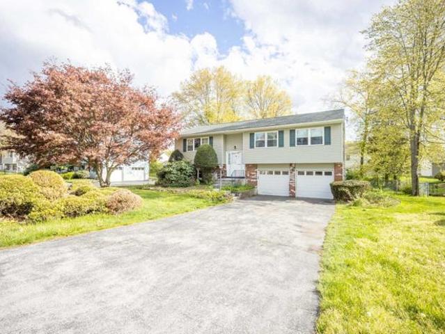 33 Sutton Park Rd, Poughkeepsie, NY 12601