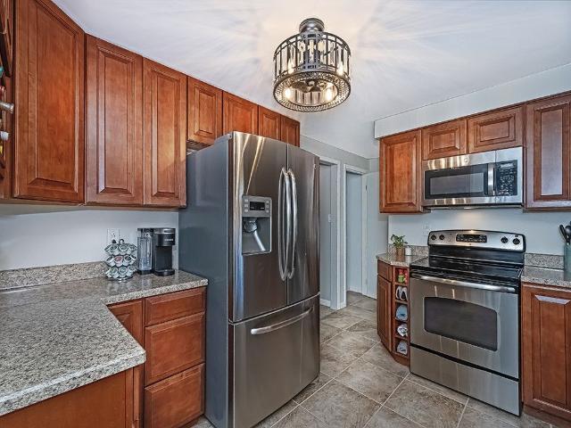 3004 Eastview