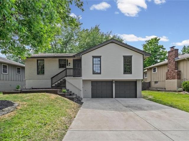 3004 Iva Dr, Independence, MO 64057