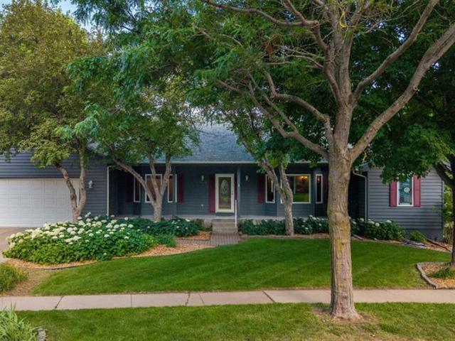 3004 S Coral Ct, Sioux Falls, SD 57103