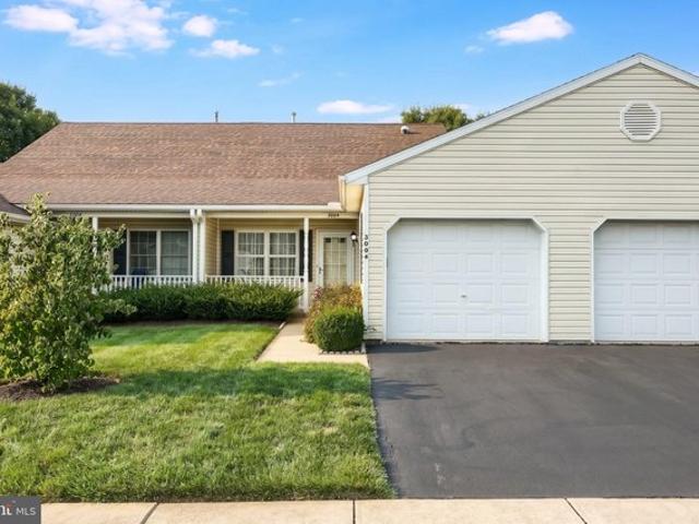 3004 Village Cir W Unit 3004, York, PA 17404