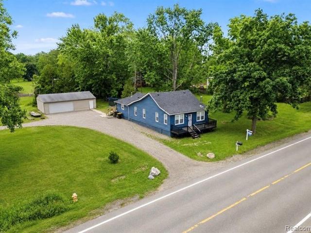 3004 Vreeland Rd, Trenton, MI 48183