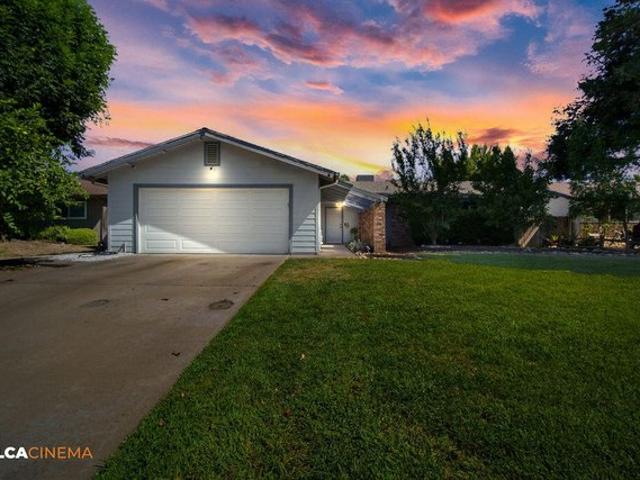 3004 W Evergreen Ave, Visalia, CA 93277