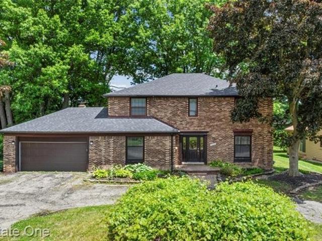 30056 Mayfair Dr, Farmington Hills, MI 48331