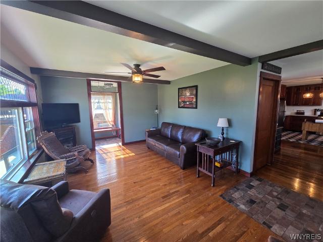 3005 Main St
