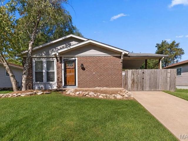 3005 Matlock Dr, Florissant, MO 63031