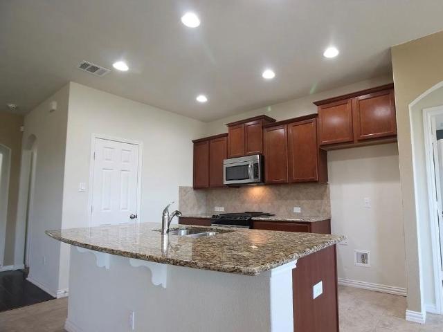 3005 Angelina Ct