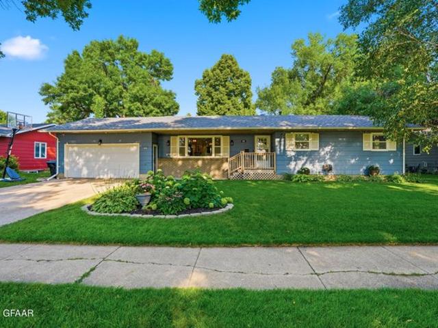 3005 Cherry St, Grand Forks, ND 58201
