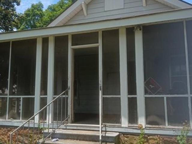 3005 E 13th Ave, Sheffield, AL 35660