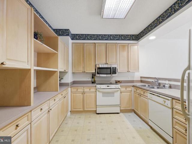 3005 S Leisure World Boulevard S # 318